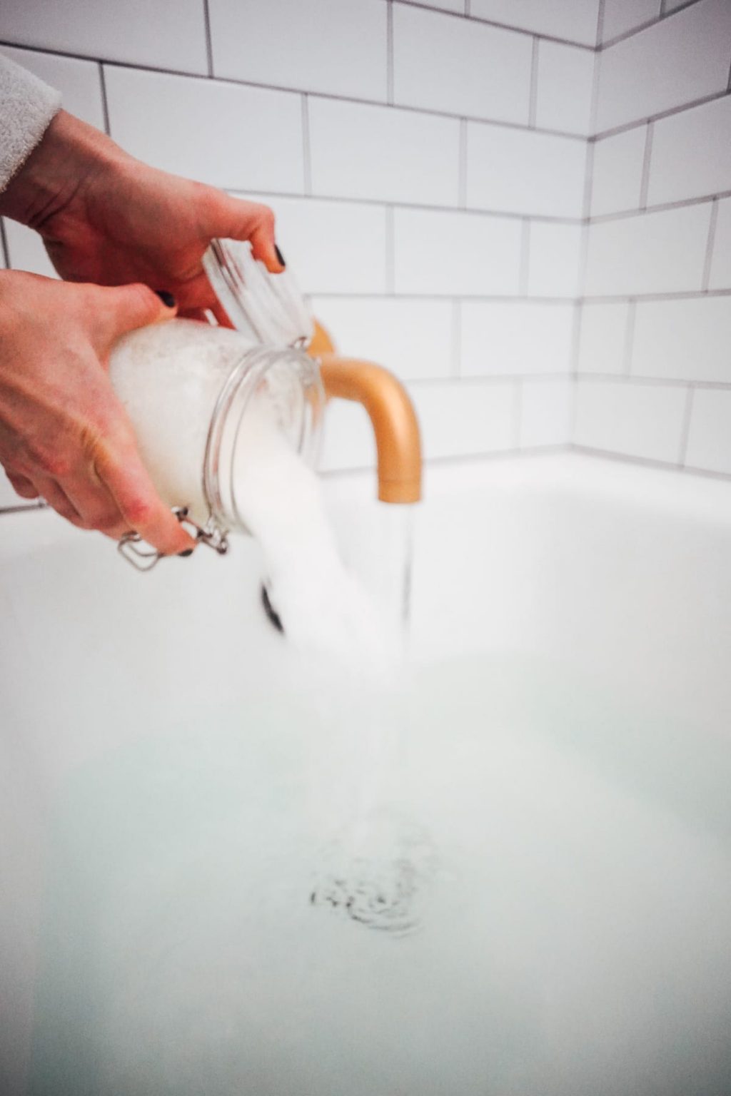 How to Make a Homemade Detox Bath - Live Simply