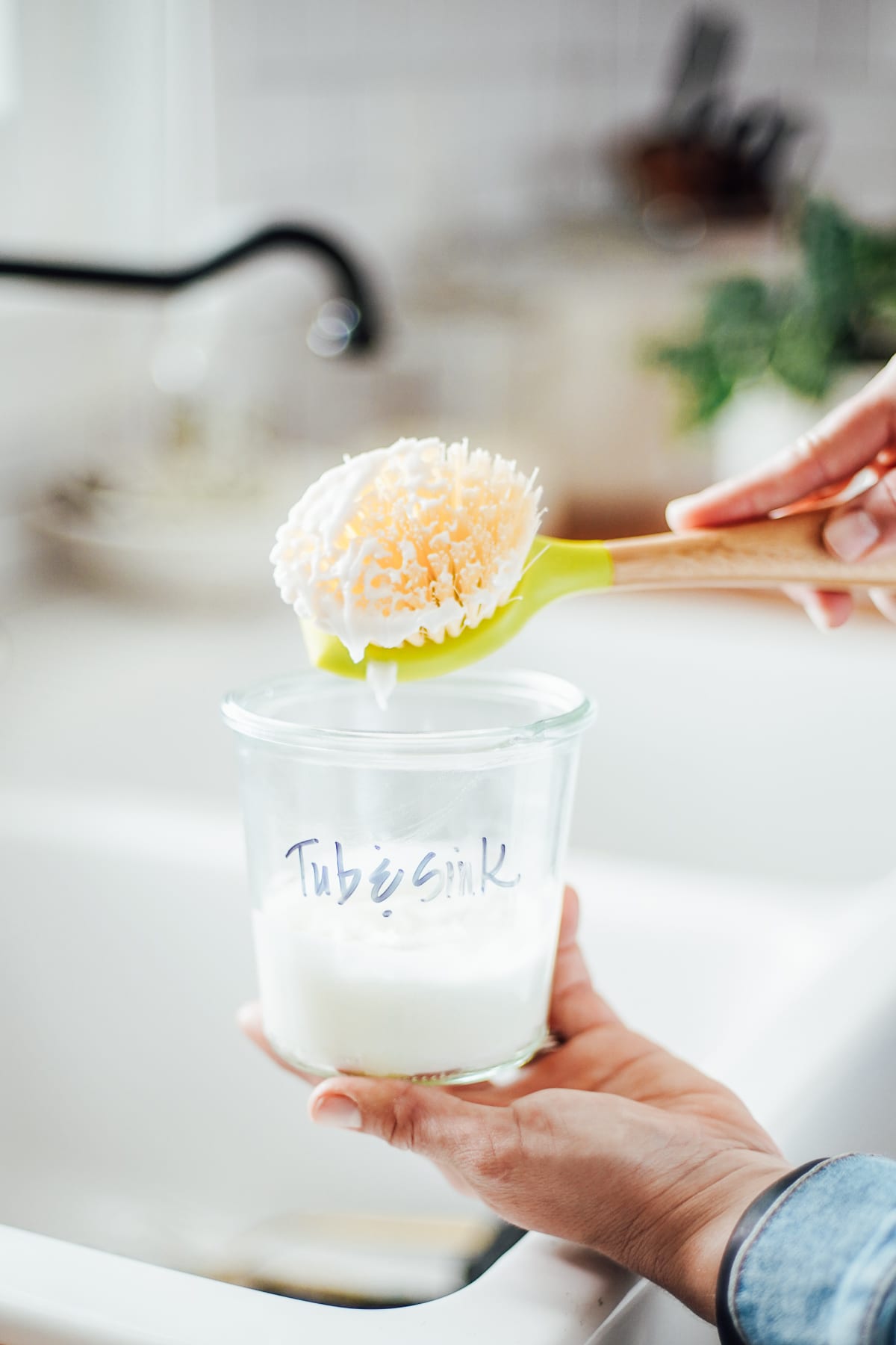 Easy Homemade Sink and Tub Cleaner - Live Simply