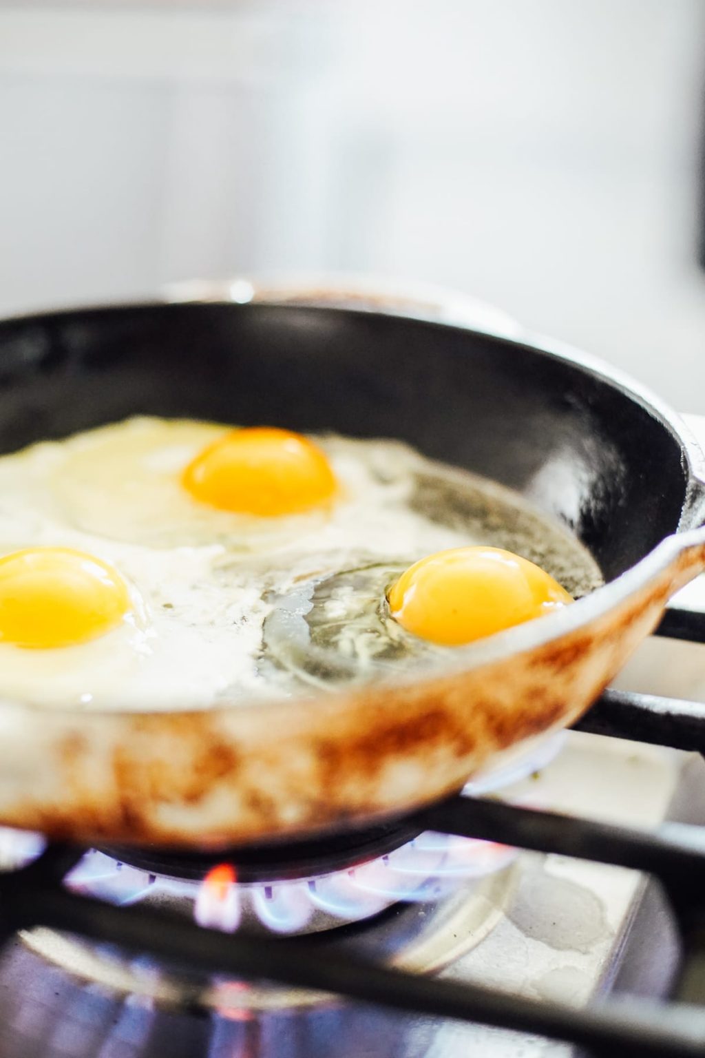 How to Cook Sunny Side Up Eggs Without Sticking - Live Simply